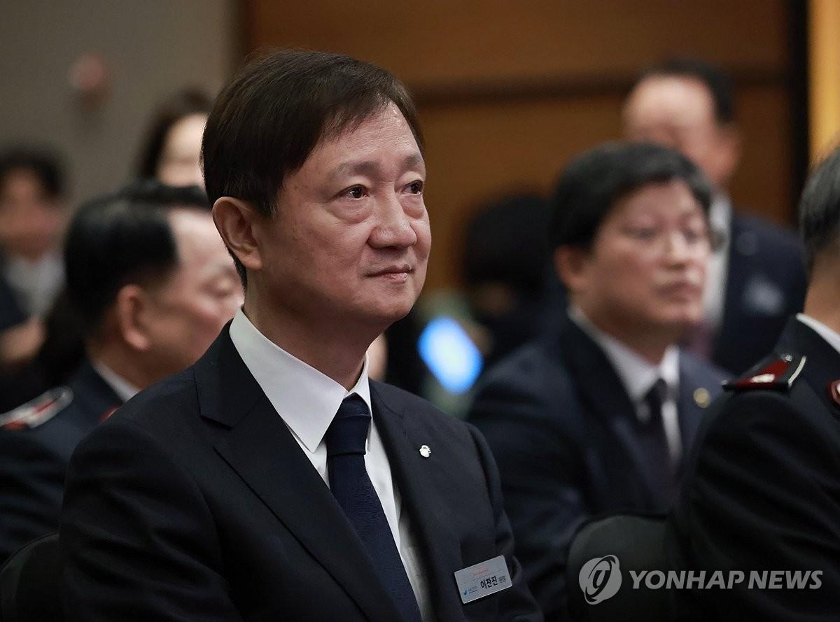 Regulator seeks tighter oversight of major retail platforms