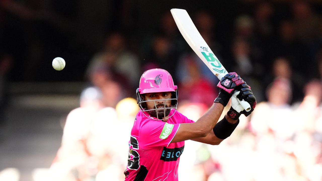 Pakistan star blasts Sixers to crucial BBL result