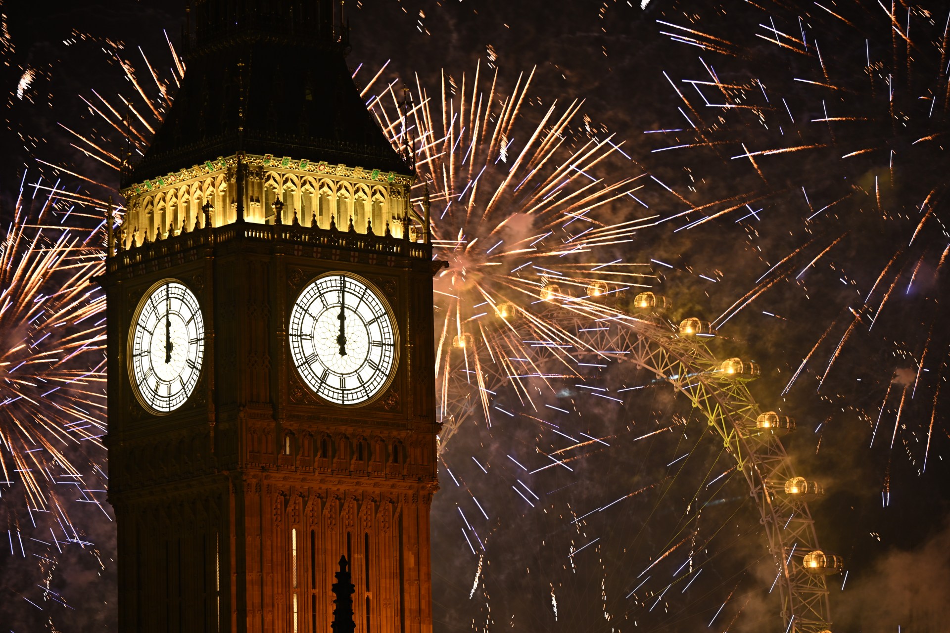35 uplifting New Year quotes to kickstart your 2026