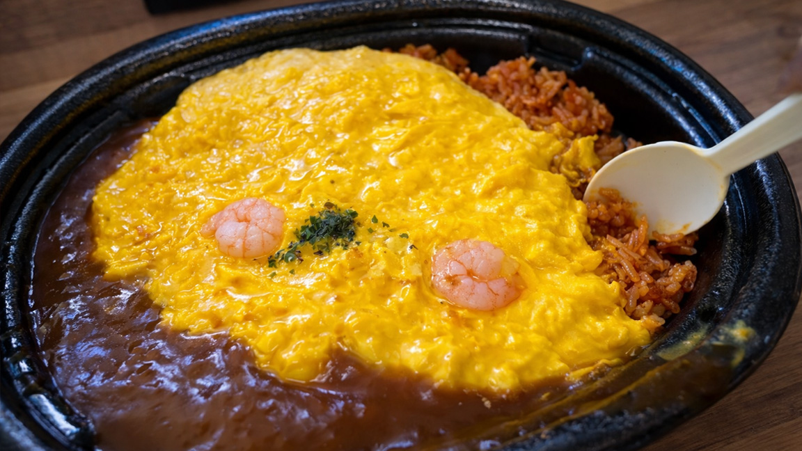 Eating a full meal at a Japan convenience store