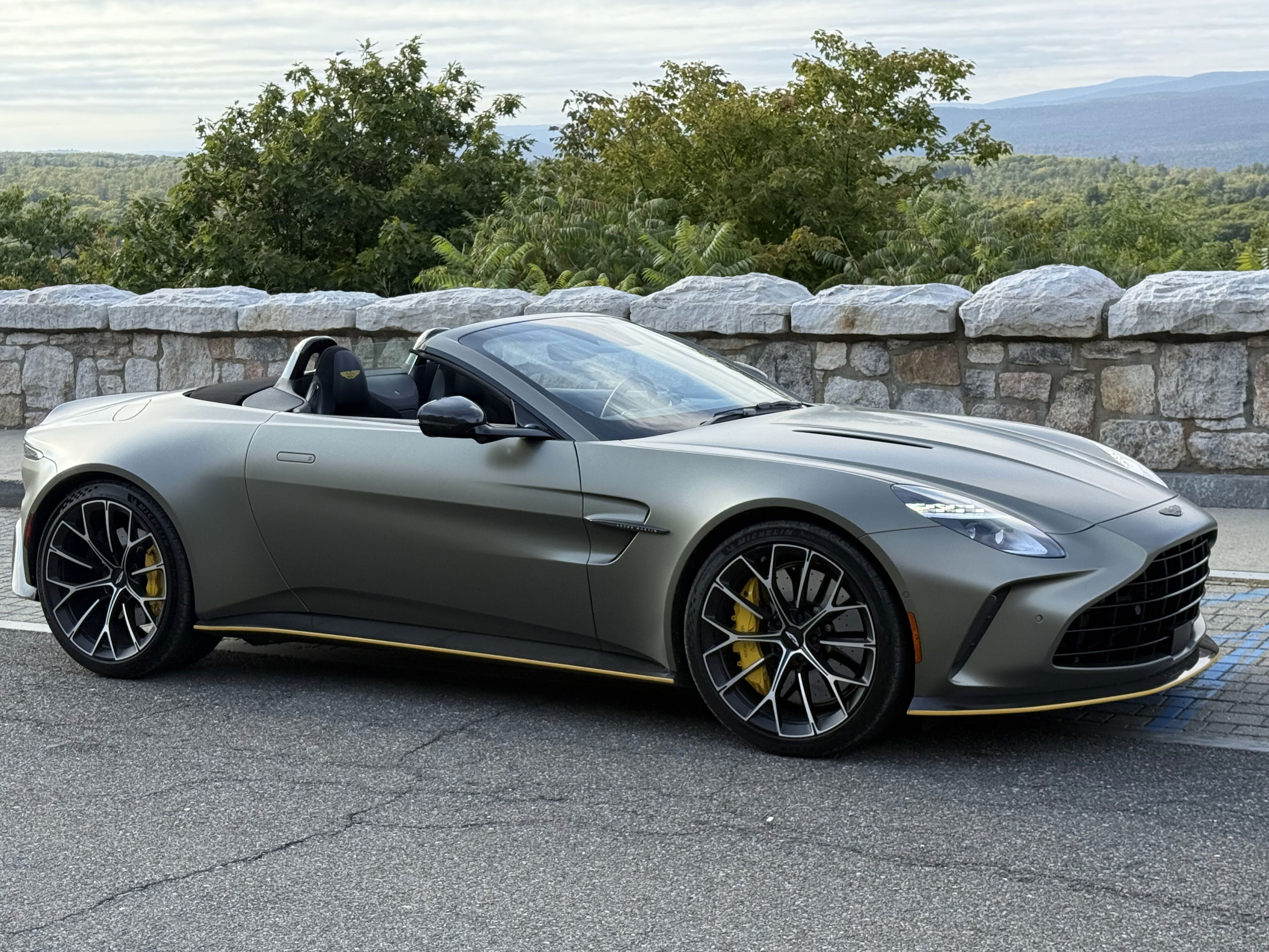 Aston Martin Vantage Roadster is tremendous