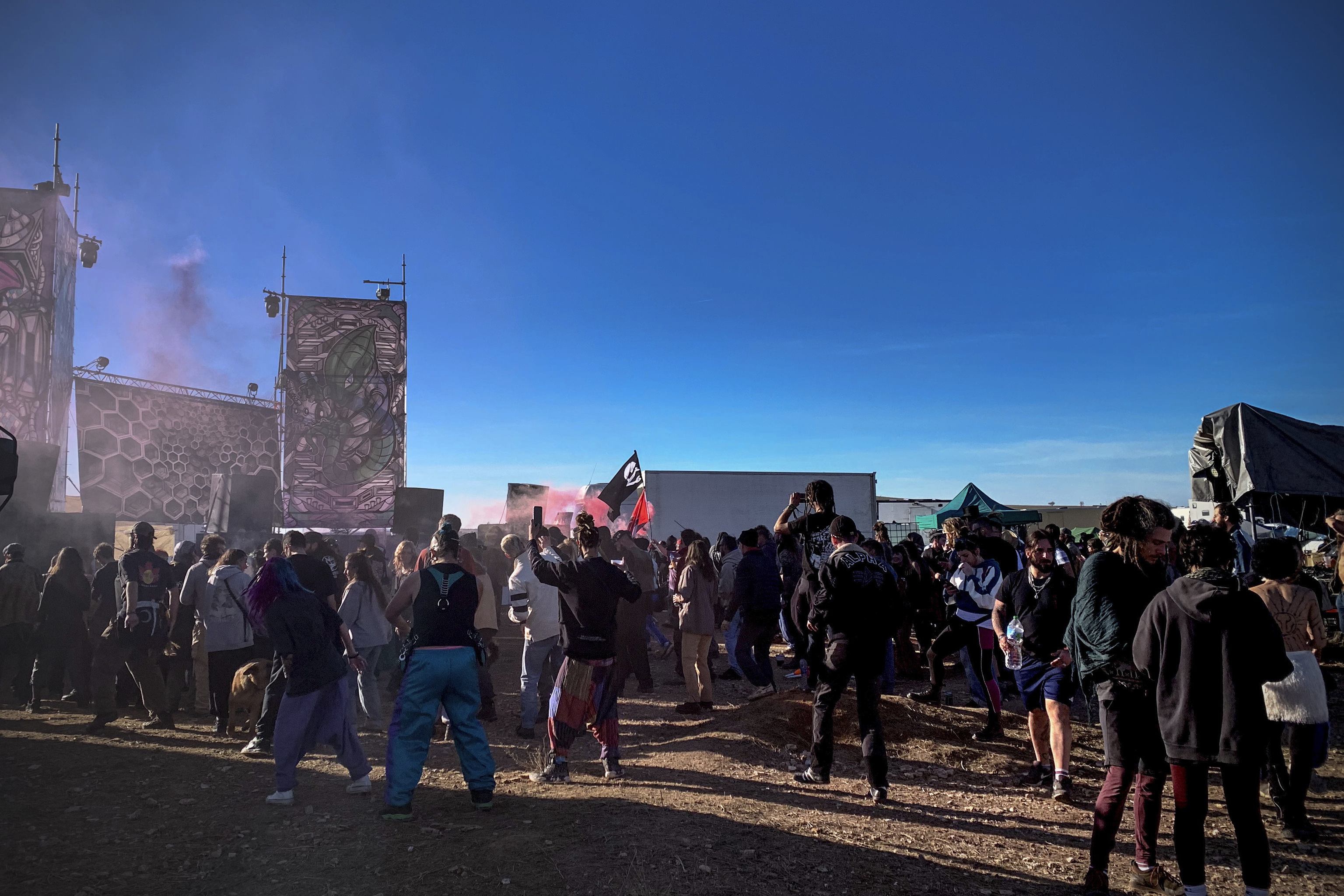 Una fiesta rave ilegal reúne a más de mil vehículos en el pantano del ...