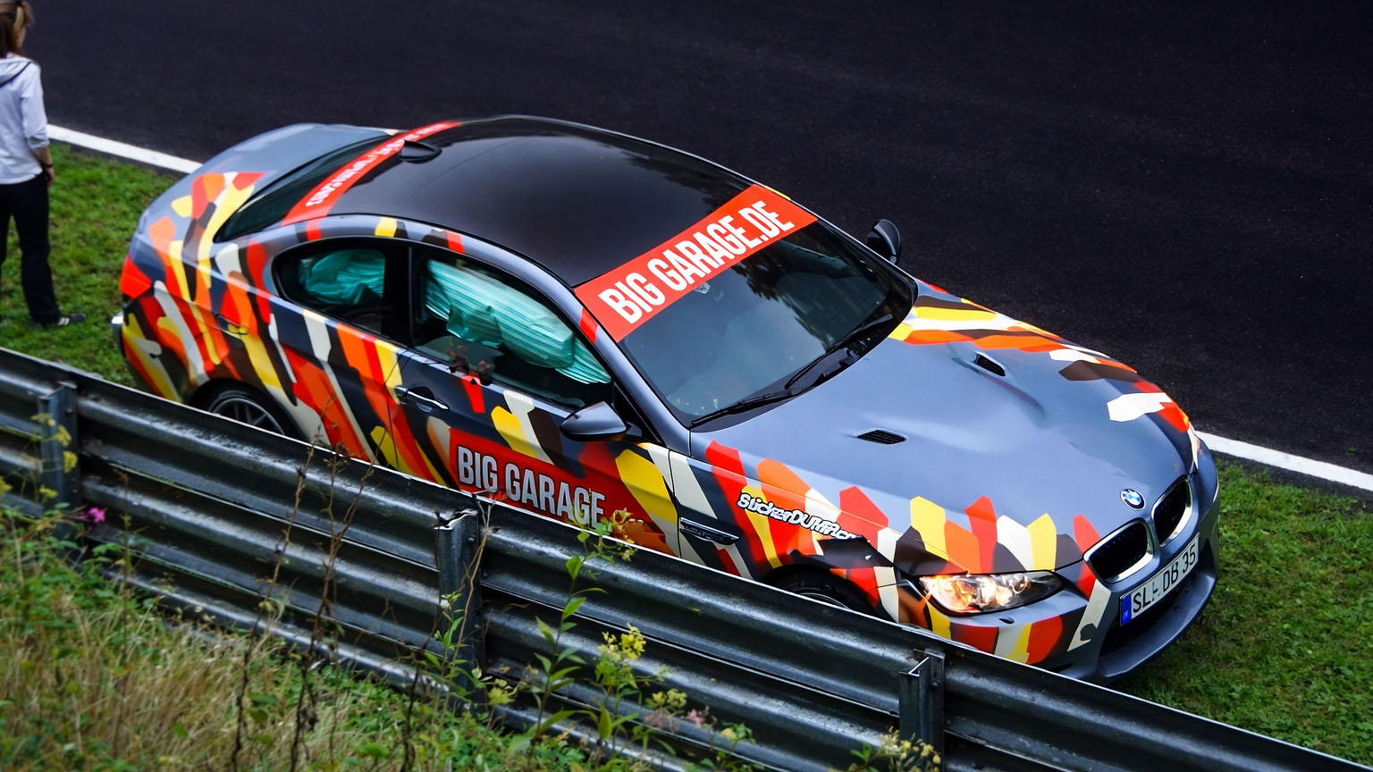 Wet track leads to crash at Nordschleife