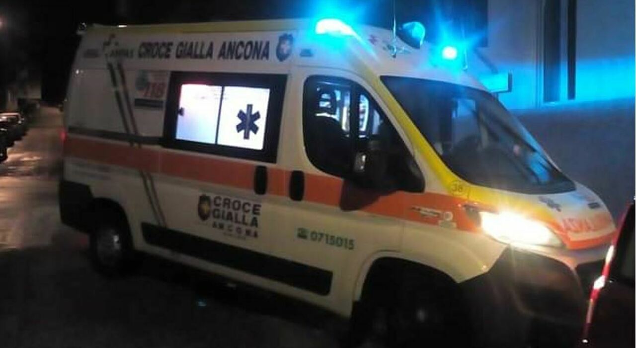 Gli esplode un petardo tra le gambe, si scatena la zuffa: 22enne ...