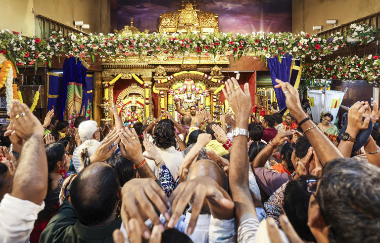 TN ushers in 2026 with night of revelry, early morning temple visits ...