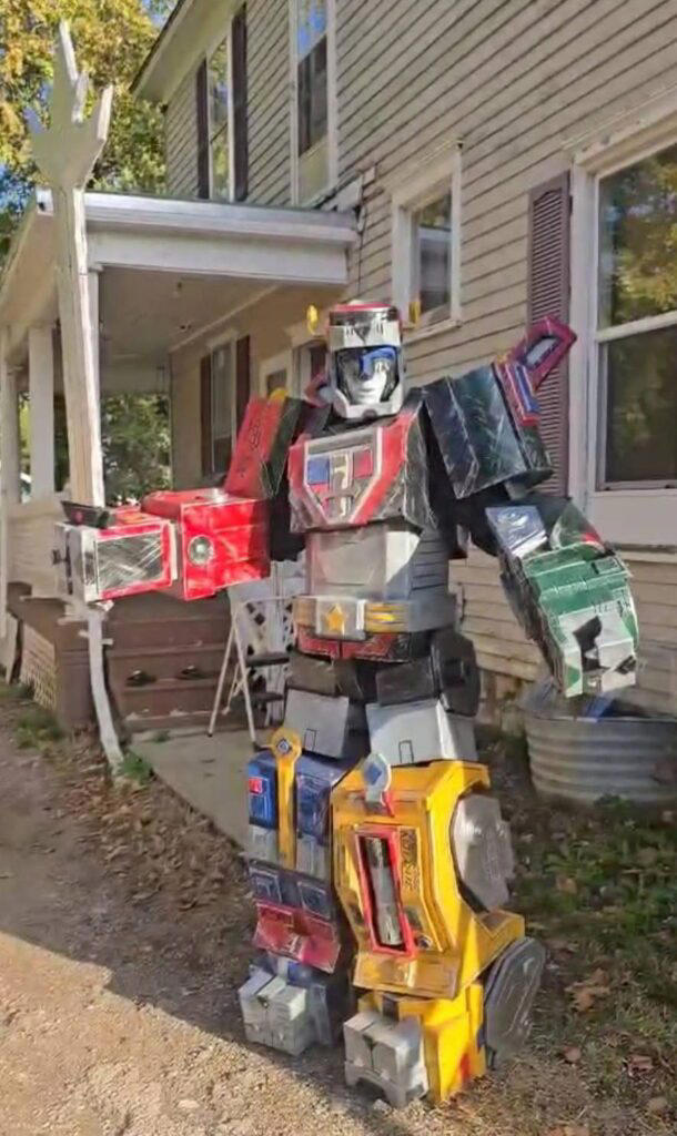 Man spent eight months building epic 7ft Voltron costume from foam