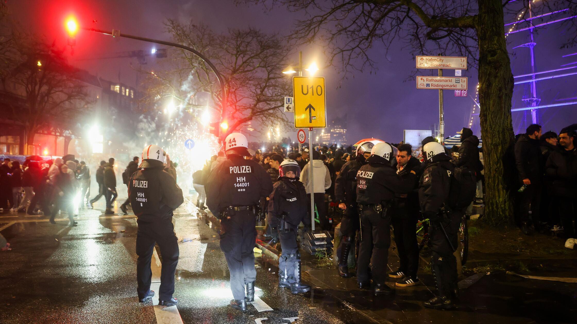 Zwei 18-Jährige sterben und etliche Verletzte durch Pyrotechnik: Die ...