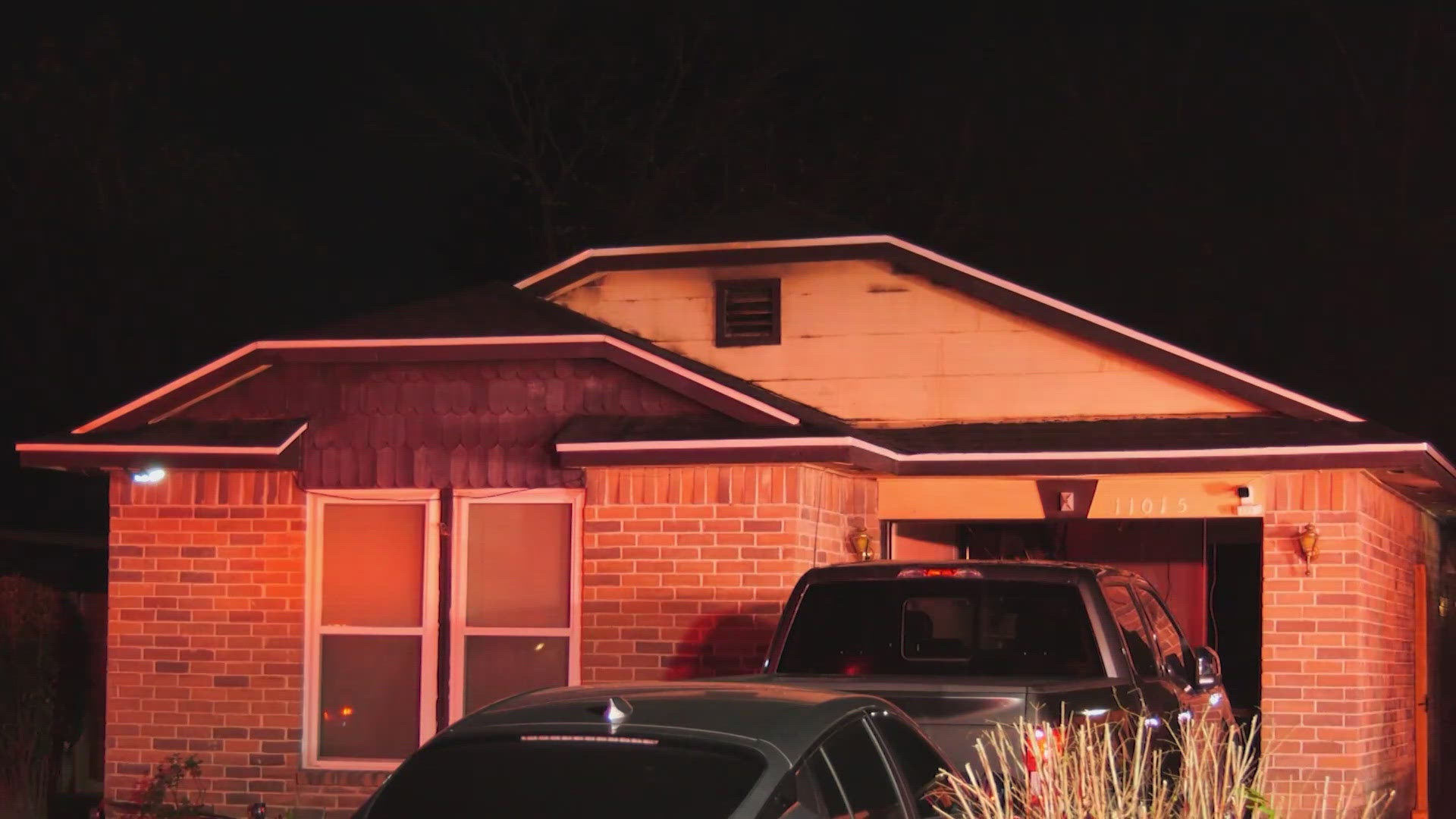 Firefighter hurt after ceiling collapsed on him while fighting house fire