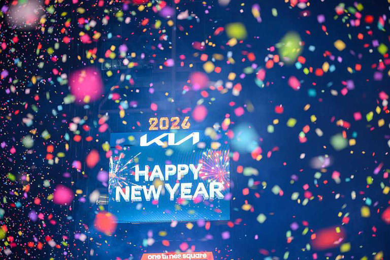 Cities around the world welcome 2026 with thunderous fireworks and ...