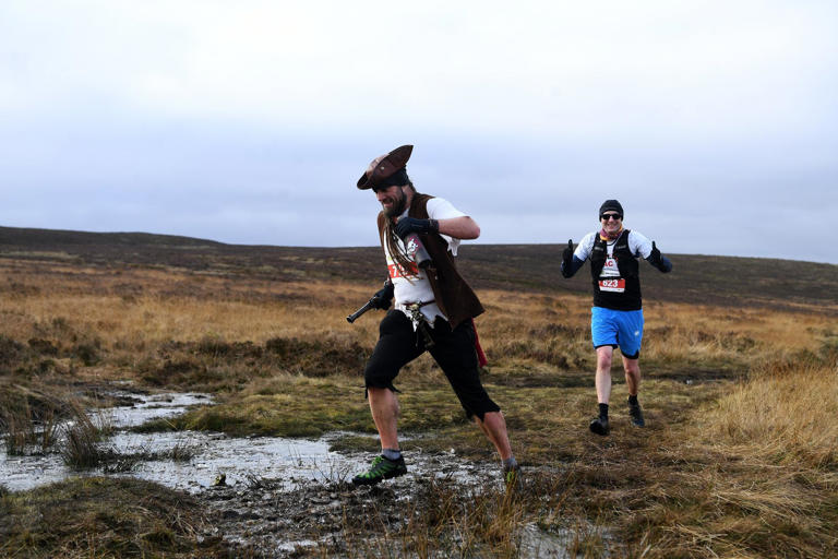 The best photos from the 2025 Auld Lang Syne fell race as hundreds ...