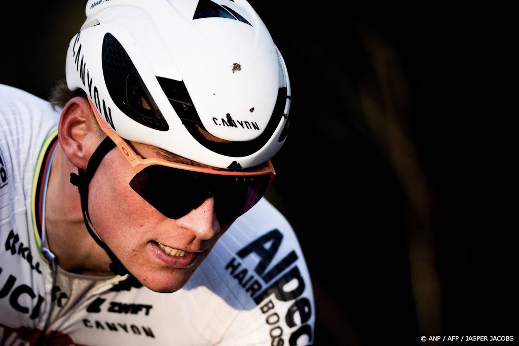 Van der Poel onklopbaar: zevende zege in zevende veldrit