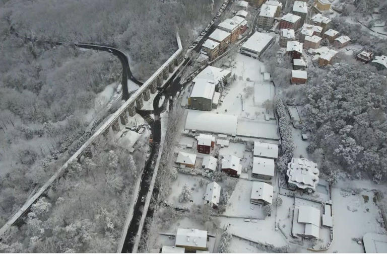 Beyaz örtüyle kaplanan Sarıyer havadan görüntülendi