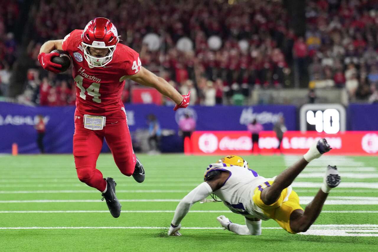 UH football went big in the transfer portal last offseason. How it paid ...