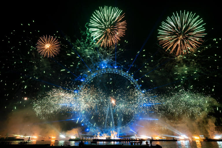 Hundreds gather in Birmingham for New Year's fireworks