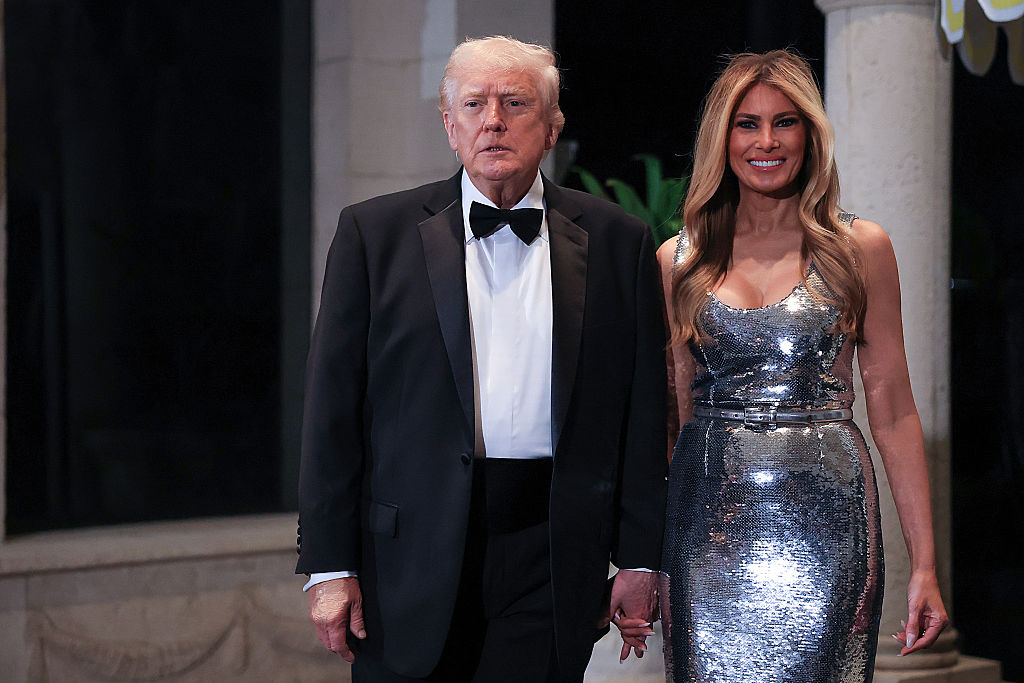 ‘What’s wrong with his neck?’: Trump’s sweet family photo backfired ...