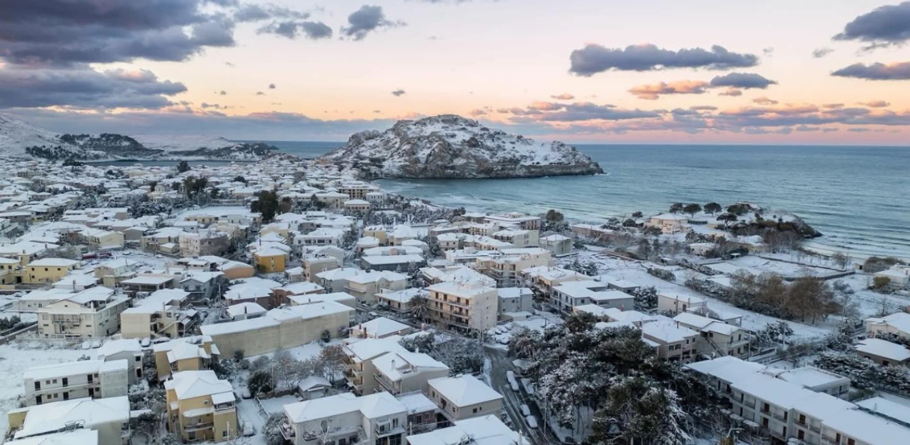 Εκεί που σκάει το… χιόνι: Στα λευκά ντύθηκαν νησιά στο Αιγαίο και ...