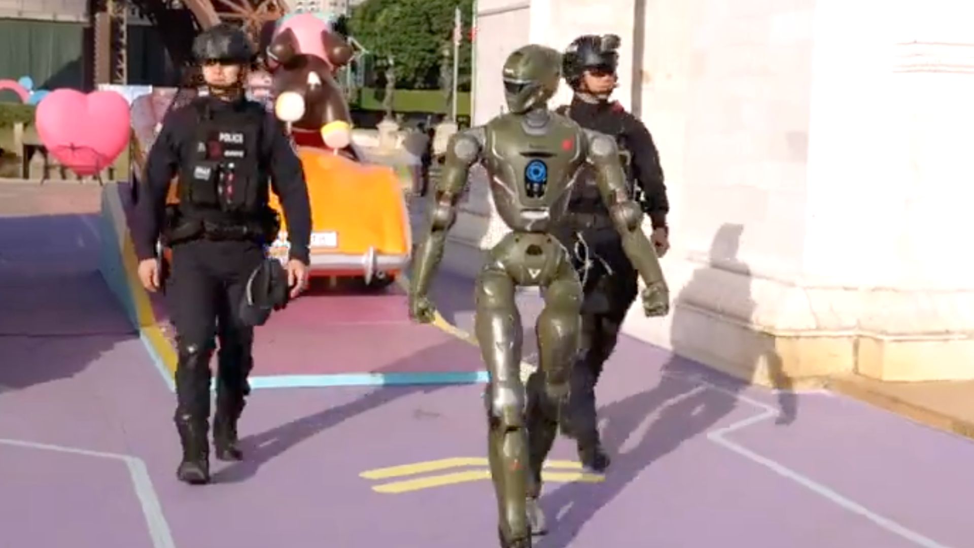 Video: Humanoid 'Terminator' robot cop patrols with police officers in ...