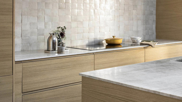 The kitchen countertop & backsplash pairing that creates texture and ...