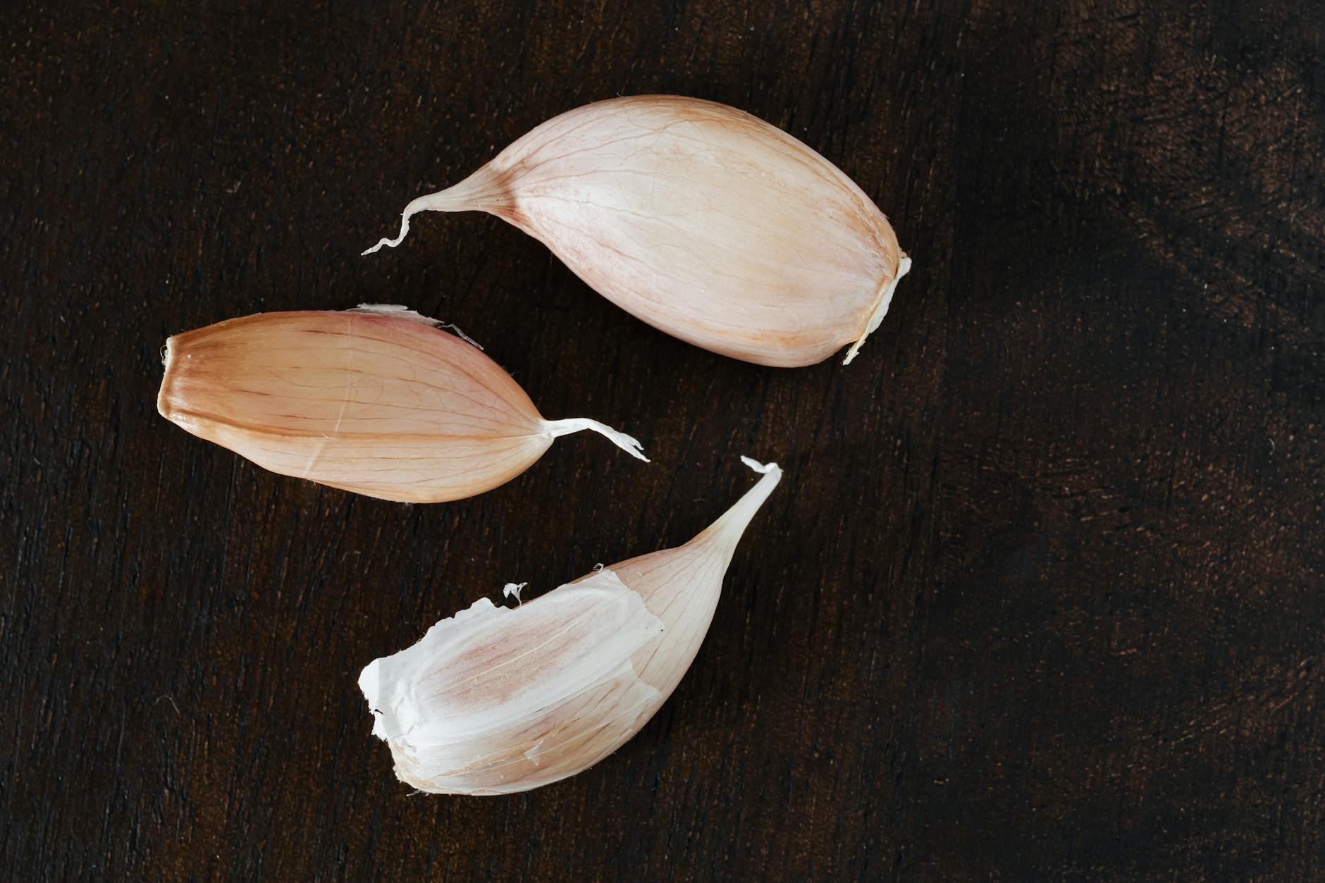 Garlic in nail polish? The surprising truth behind this old-school nail ...