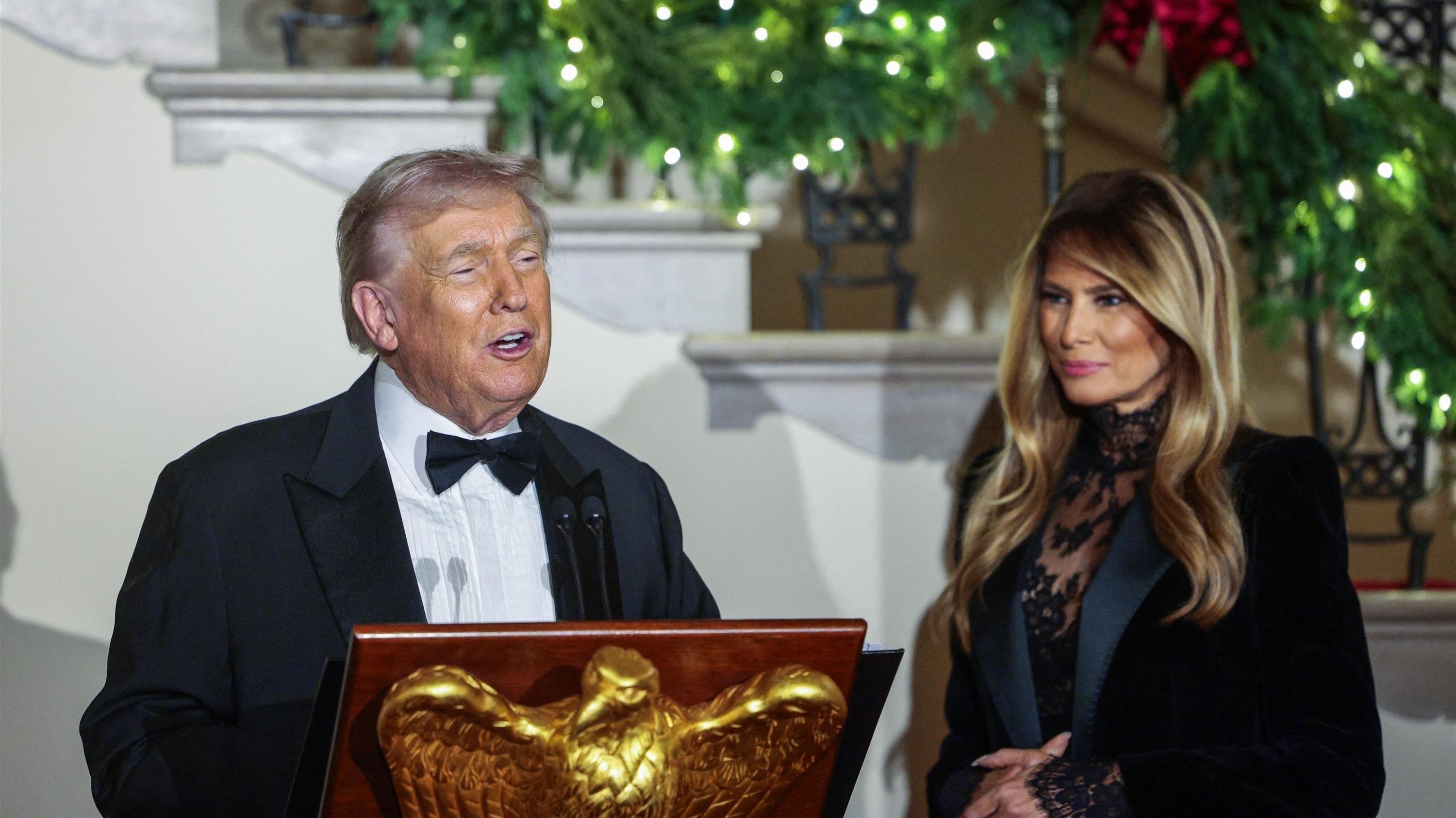 Melania Trump éblouissante : pour le Nouvel An, elle éclipse son mari ...