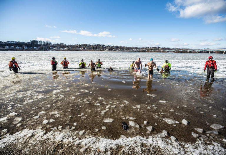 New Year’s Day penguin plunge on City Island: photos
