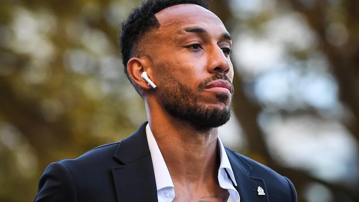 Aubameyang, apartado en el Marsella por rociar con un extintor a un ...