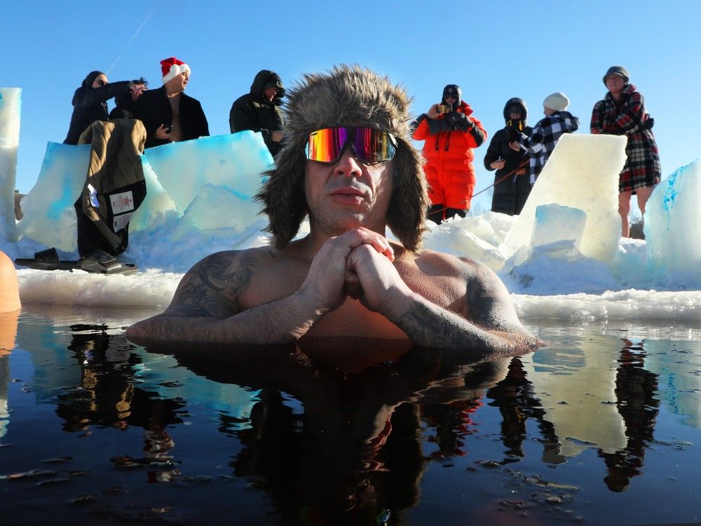 About 250 people take part in Ottawa's New Year's Day plunge
