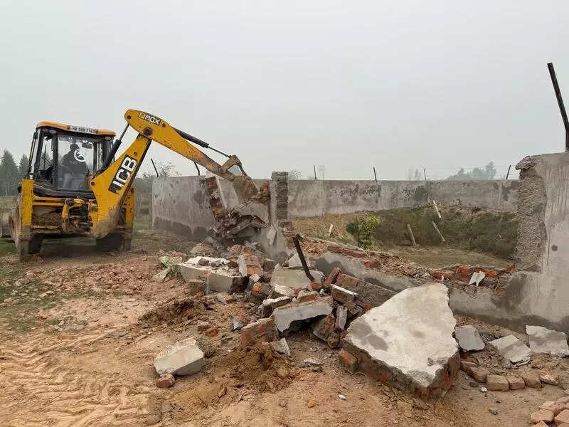 6 illegal colonies demolished in Ambla Cantt