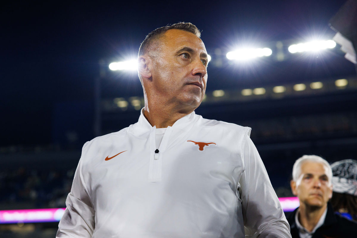 Texas receives concerning message from 5-star WR as SEC rival pushes ...