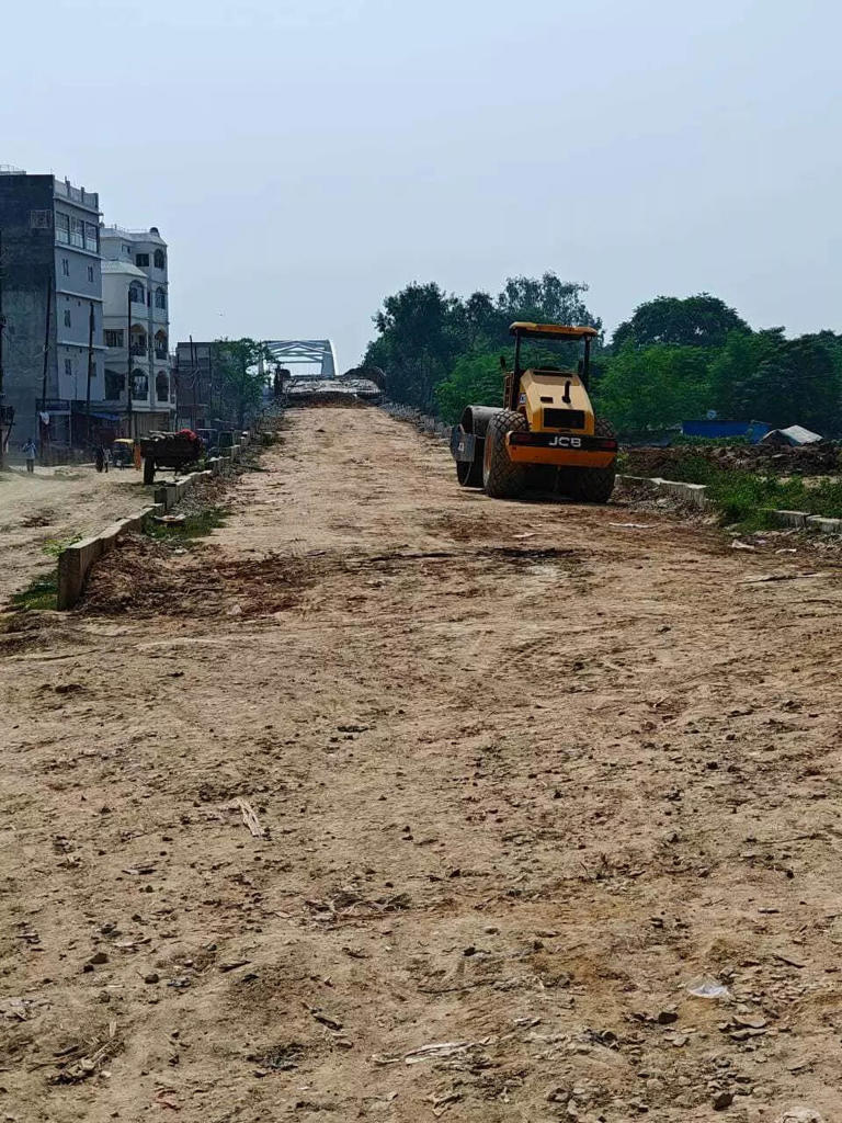Incomplete approach roads choke railway crossing in Buxar
