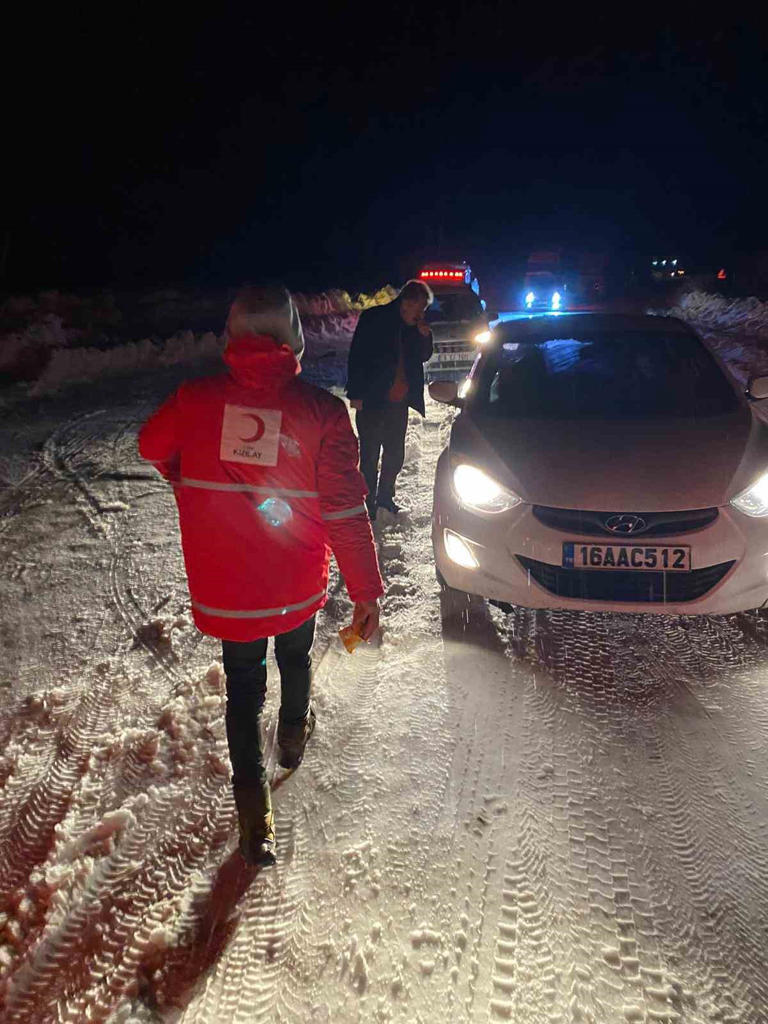 Bitlis-Baykan yolu ulaşıma kapandı, 3 saat sonra kontrollü açıldı