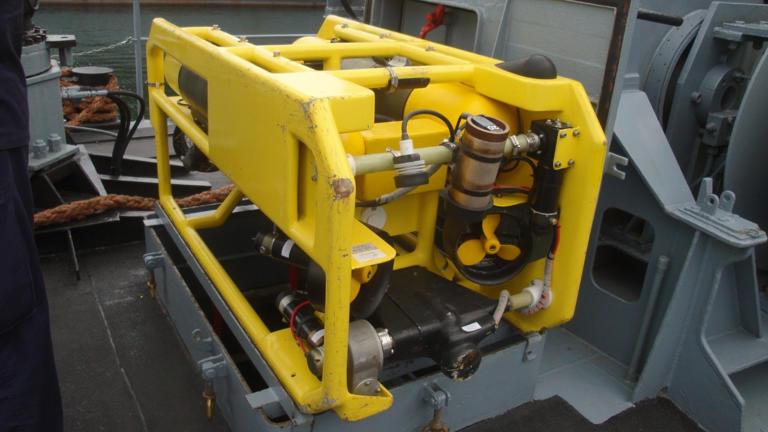 A deep-sea robot dove 1,300 m and found something that shouldn’t be