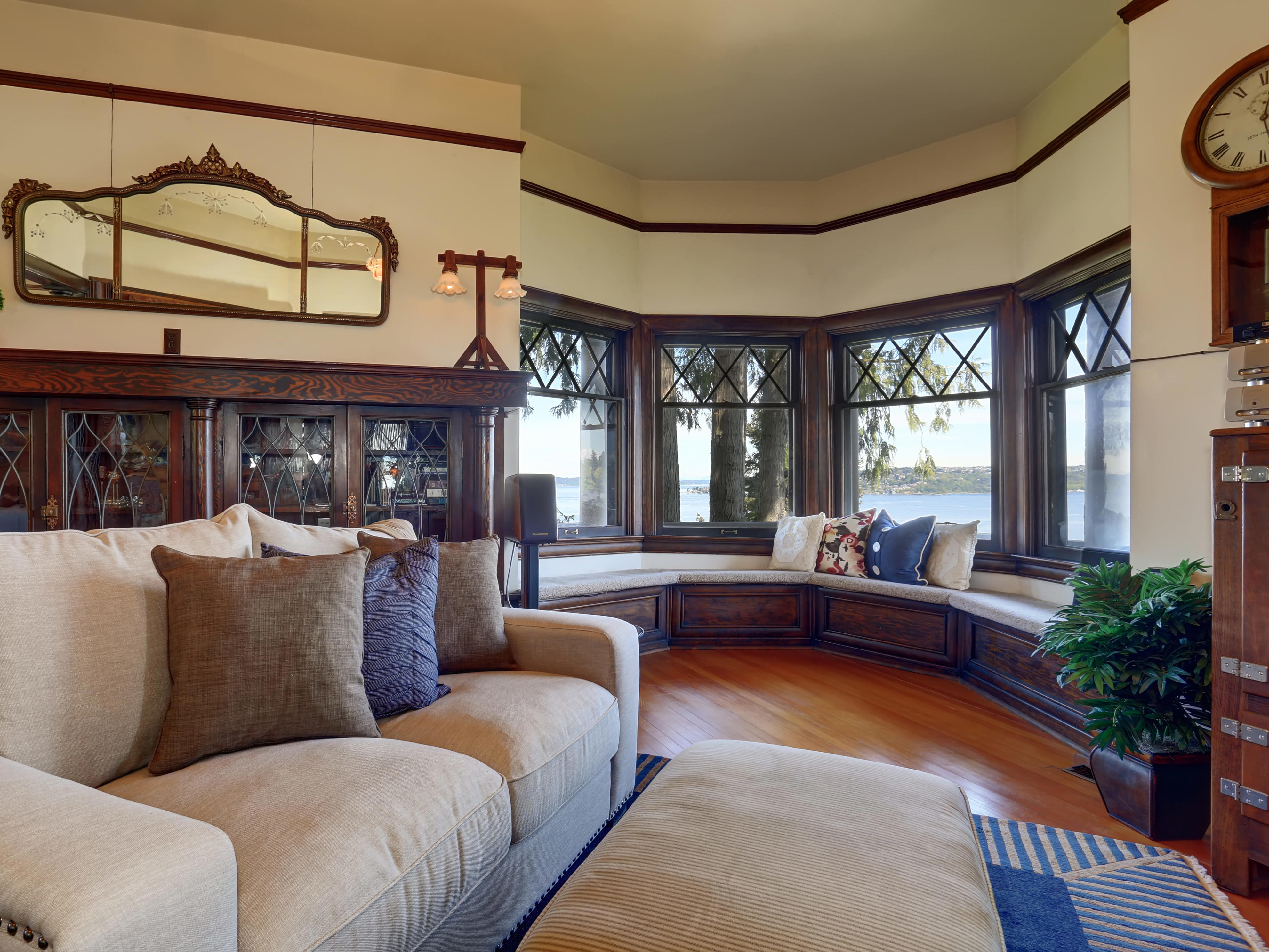 Interior designers share 6 living-room trends that'll be huge this year ...