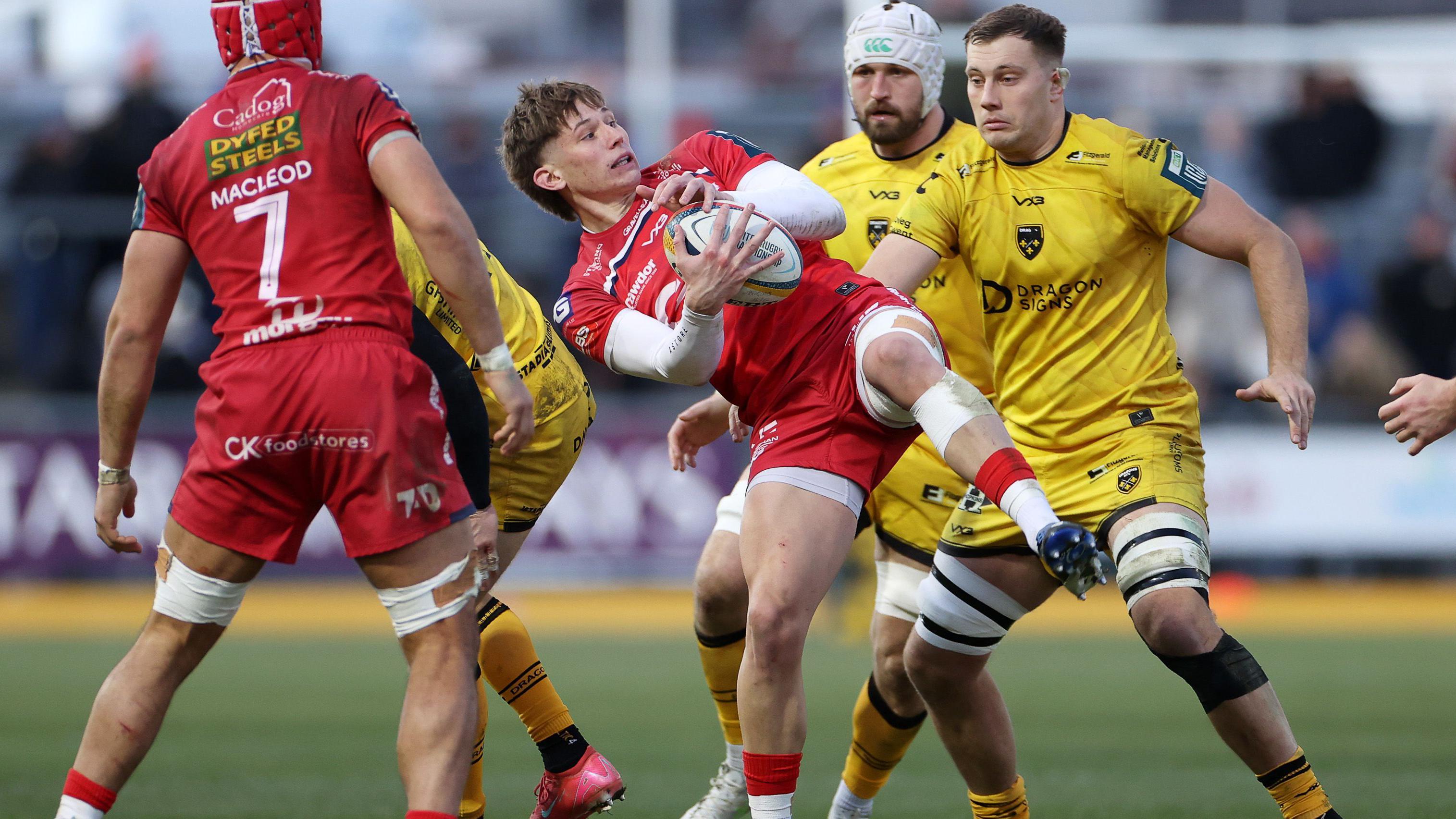 Dragons cruise to derby win against hapless Scarlets