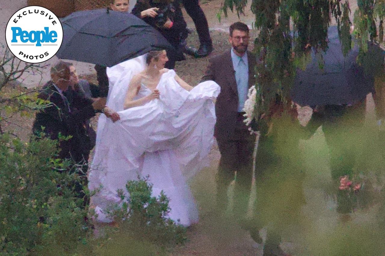 Taylor Swift is the most glam bride-to-be in $3,650 golden mirrorball ...