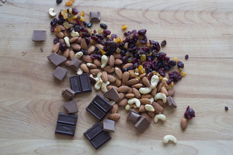 5 foods with the most calories and 5 with the least