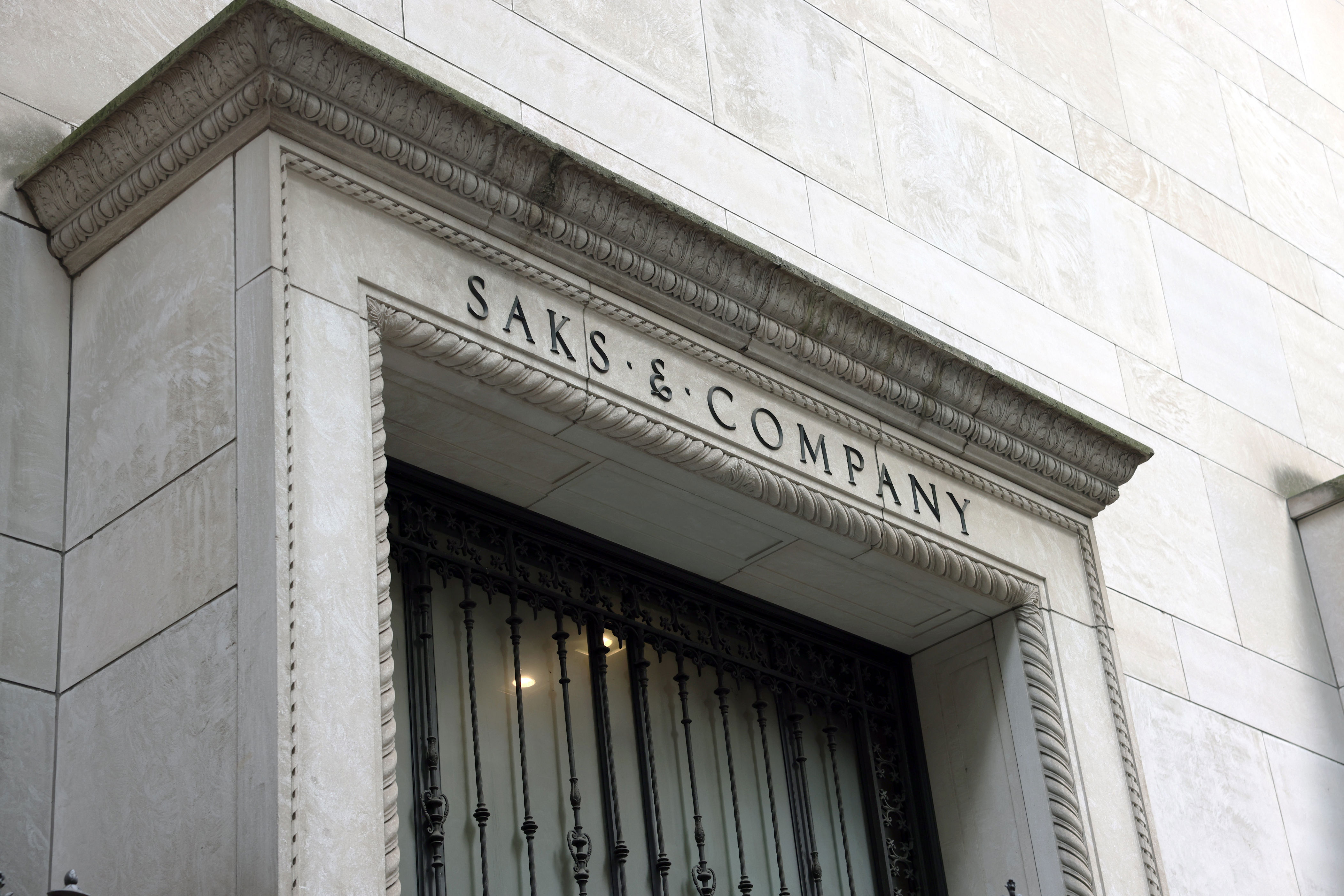 Saks Fifth Avenue files for bankruptcy: What Amex cardholders should ...
