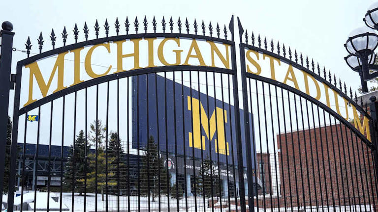 Michigan football reportedly set to hire new offensive line coach