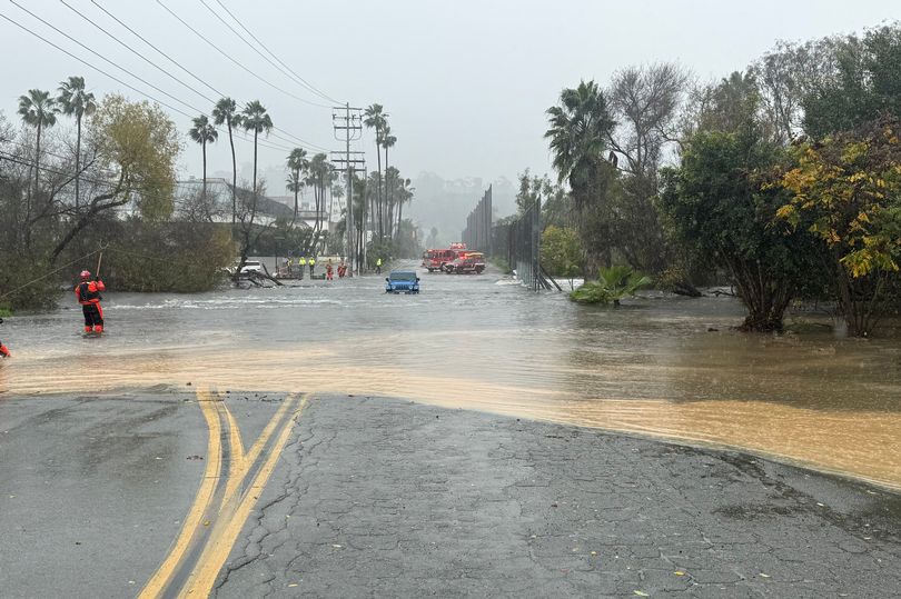 San Diego residents trapped inside cars as flash flooding emergency ...