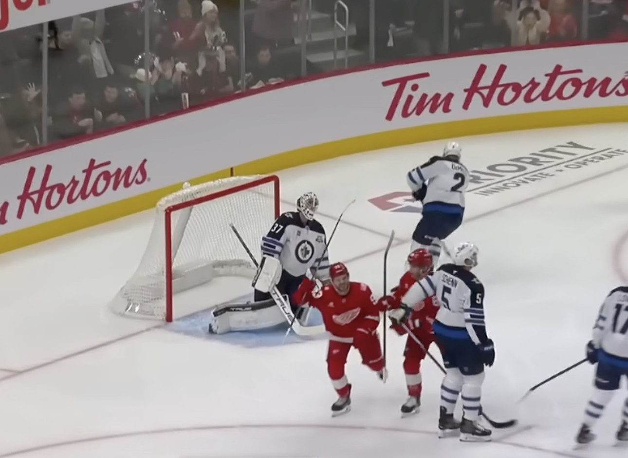 5 des 14 pires équipes de la LNH sont canadiennes