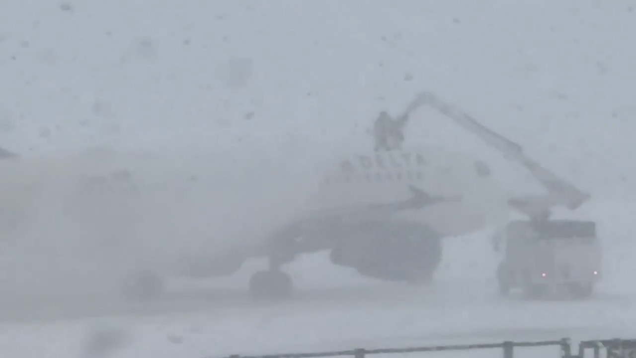 Blizzard conditions worsen on Rochester bridge, New York, USA