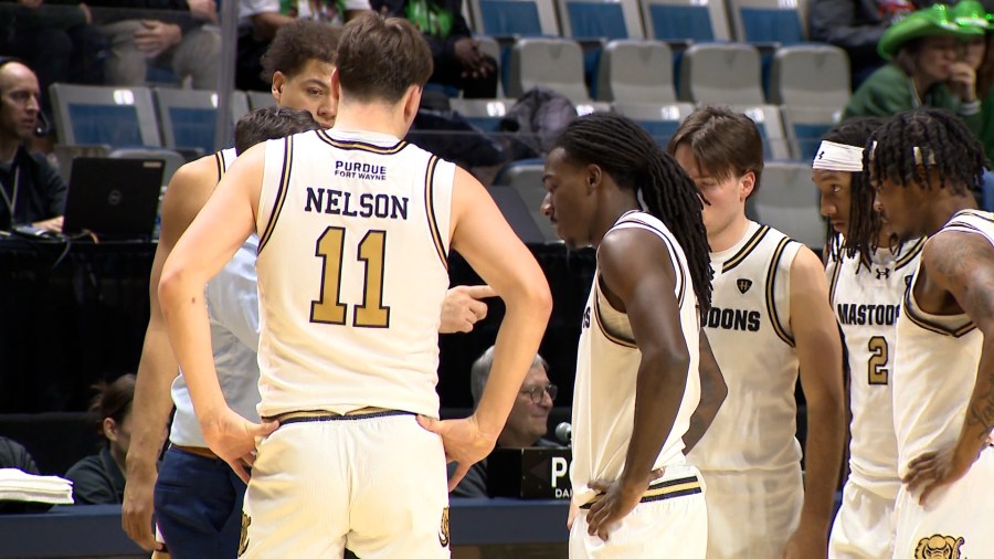 Mastodons can’t erase 17 point deficit in 72-54 loss to Green Bay