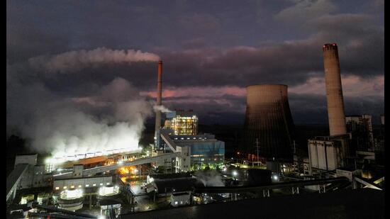 Why phasing out fossil fuels remains a challenge