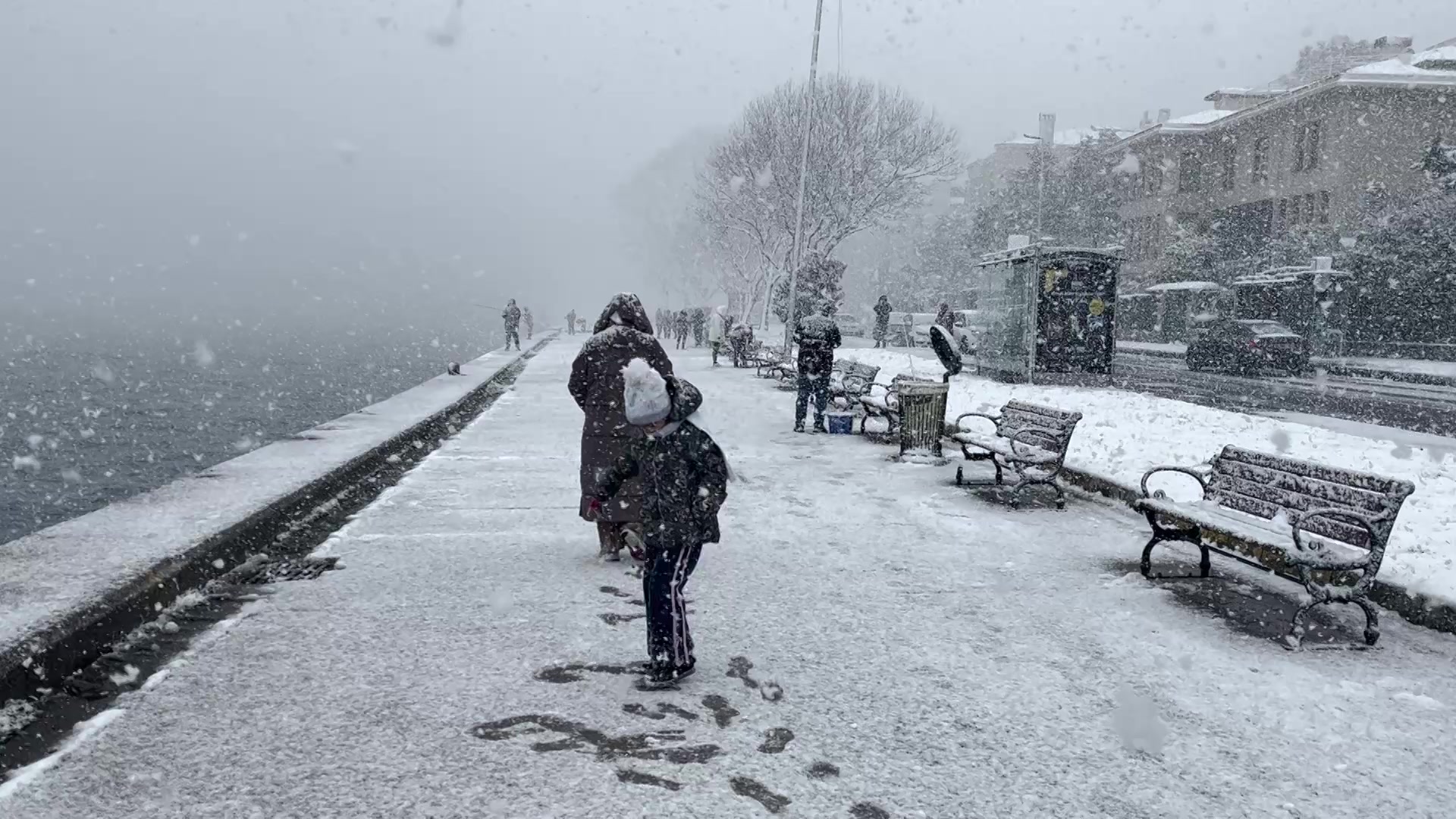 First snow of the new year blankets Istanbul