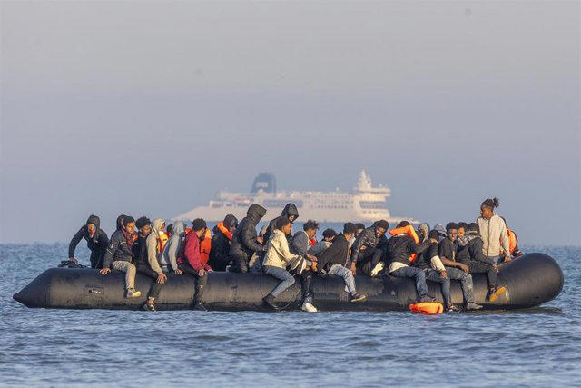 Reino Unido contabiliza 41.472 inmigrantes llegados por el Canal en ...