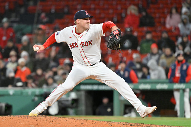 Toronto Blue Jays sign former Boston Red Sox pitcher after World Series run
