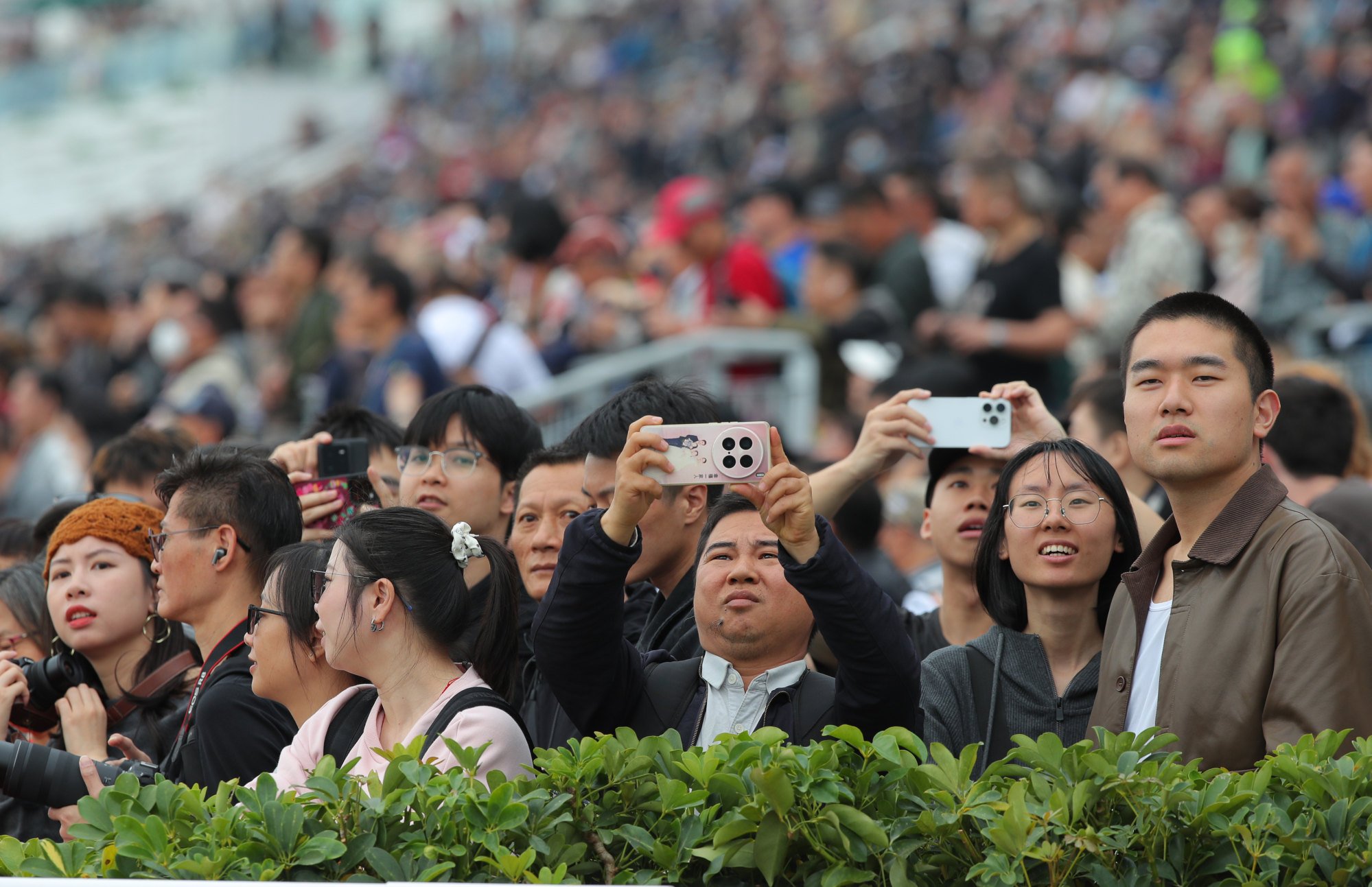 Crowds, turnover both up as Hong Kong racing gets new year off to a ...