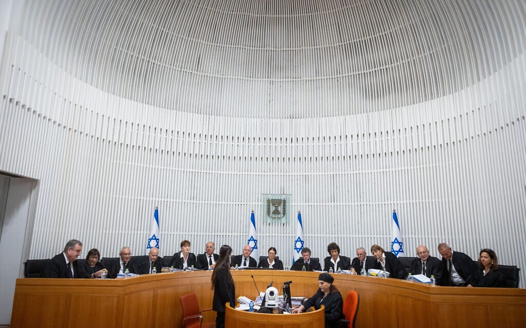 Former Supreme Court presidents, ex-judges demand PM halt attacks on ...