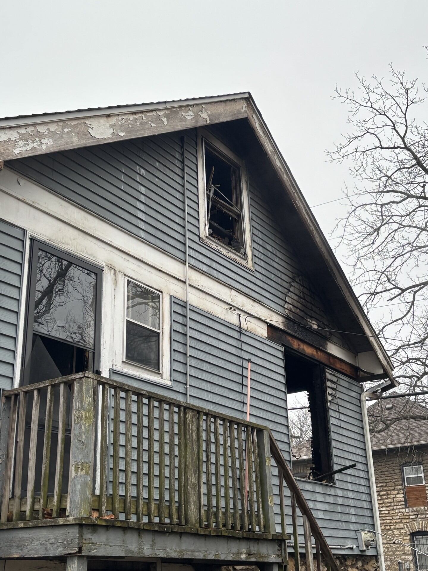 Body of elderly man found inside 2-story house fire in Kansas City