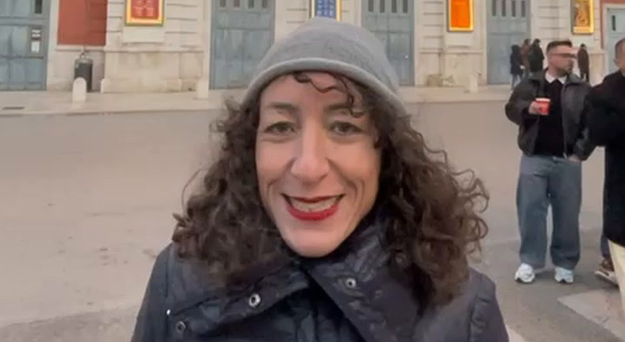 Fiamma olimpica, a mille chilometri dalle Dolomiti. A Bari un tedoforo ...